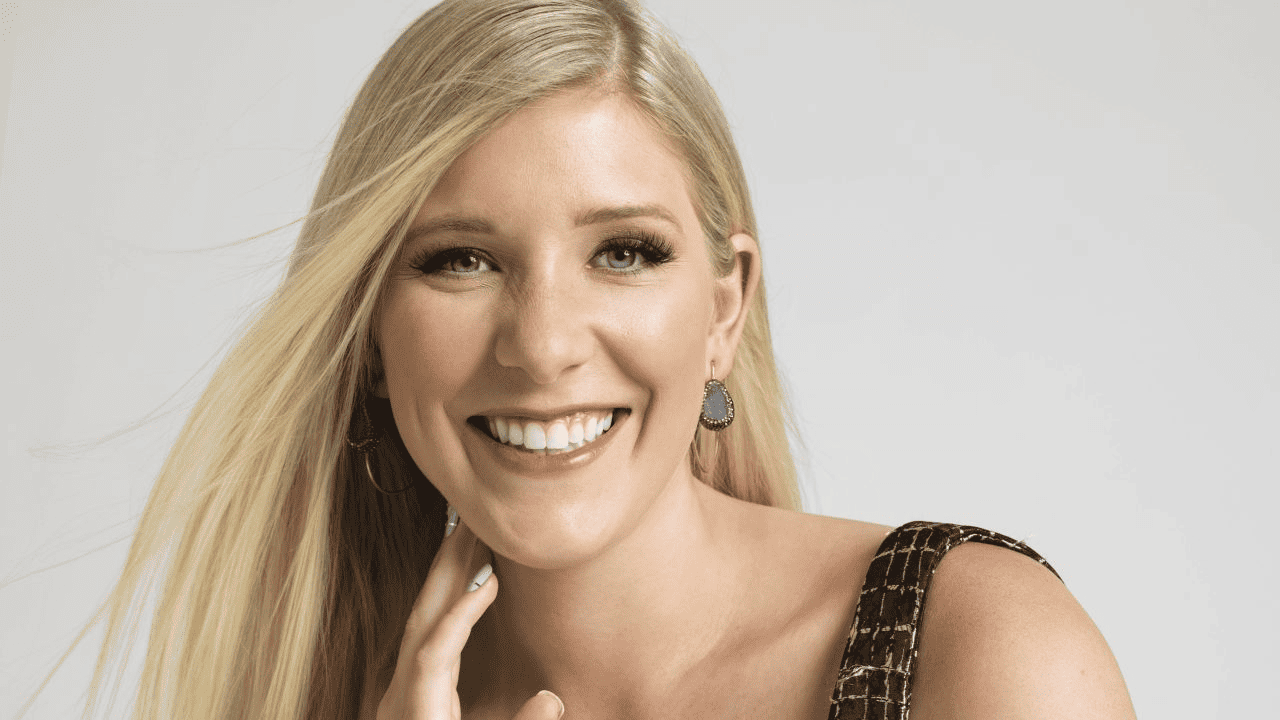 120+ Middle Names For Caroline - CraftyMotherFather